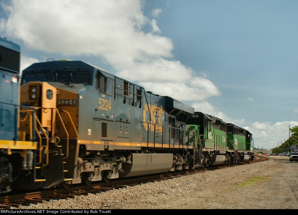 HLCX 7163 & 7849 CSX 5224 & 2669 on a northbound mixed manifest freight